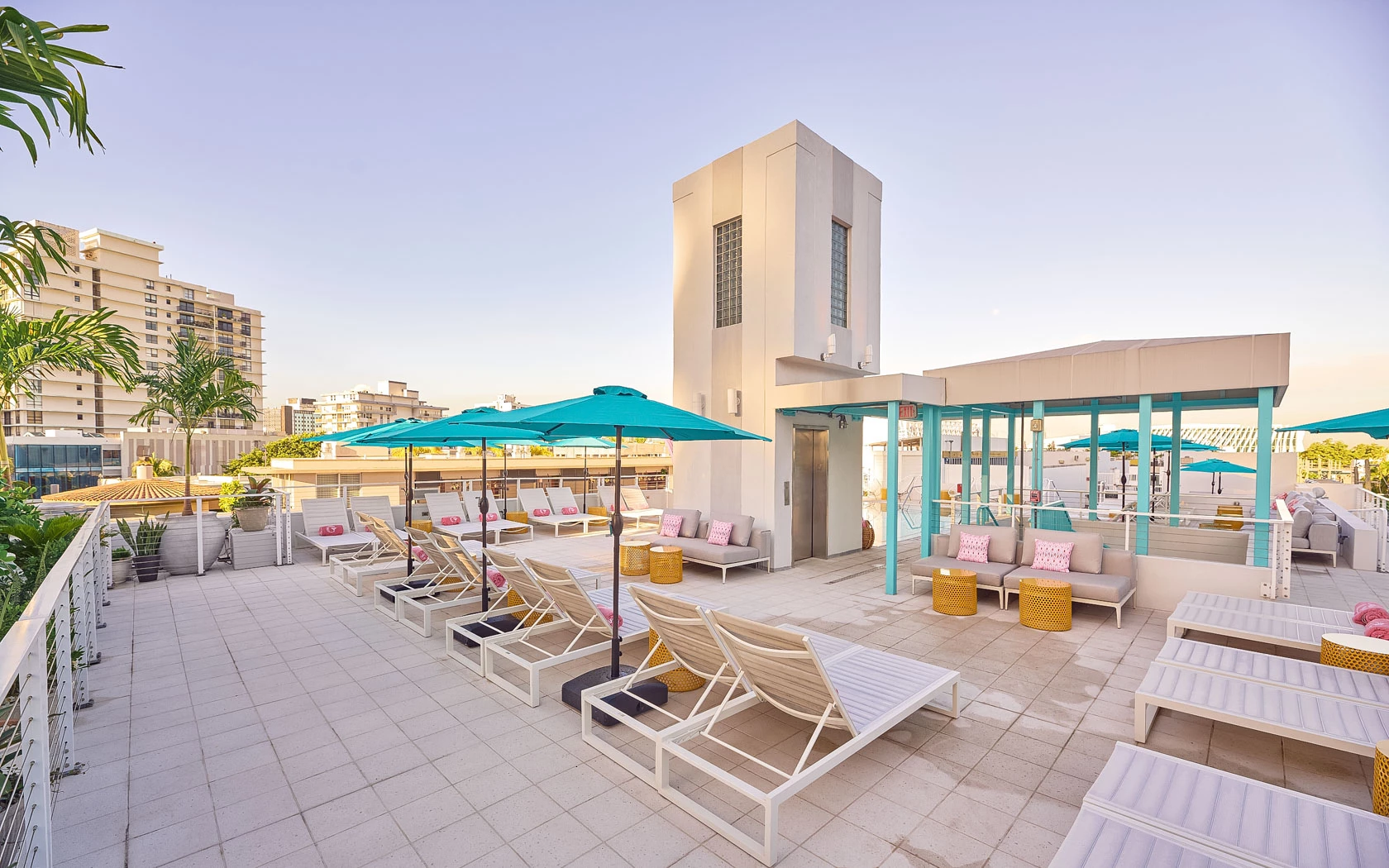 SORA Rooftop Bar - L.E/Miami